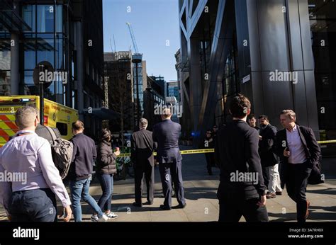 Uk 27th Mar 2025 City Workers Gather On Bishopsgate After A Person Has Died After Falling
