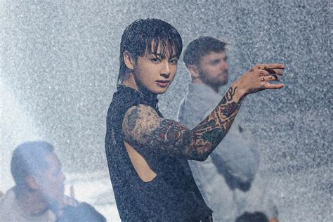 Btss Jungkook Becomes 1st Korean Soloist To Land 2 Songs In Top 5 Of