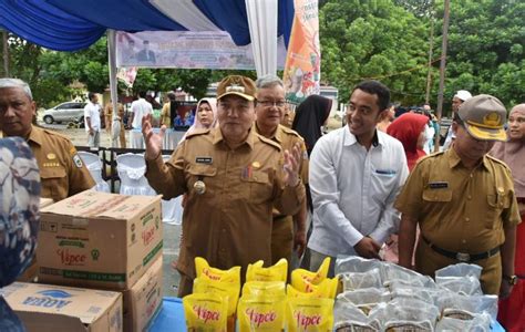 Jelang Idul Adha PJ Bupati Bachril Bakri Bantu Masyarakat Melalui Gerakan Pangan Murah SumberNews