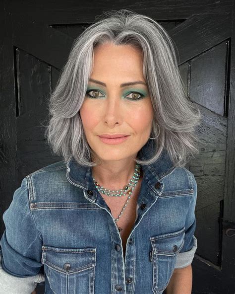 20 Hairstyles For Women Over 50 Valemoods Grey Hair Looks Gorgeous Gray Hair Medium Length