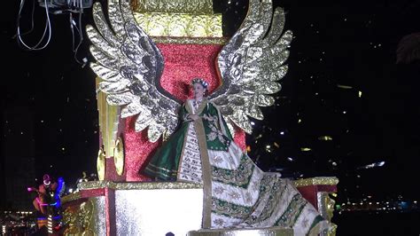 Se Ilumina El Malecón De Mazatlan Con El Primer Desfile Del Carnaval