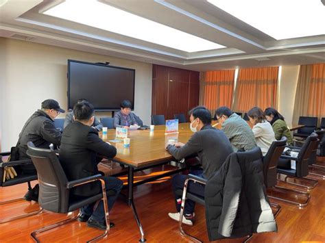 1月8日，民革武汉市江岸区二支部召开专题学习会，组织骨干党员集中学习中共二十大精神和习近平主席2023年新年贺词。