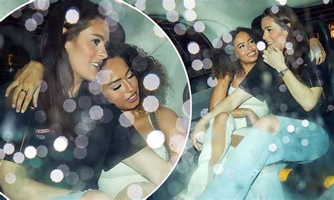 Amber Gill Puckers Up To Her Arsenal Footballer Girlfriend Jen Beattie