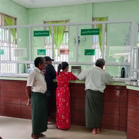 သရက်ချောင်းမြို့နယ်၊ မြန်မာ့စီးပွားရေးဘဏ်၌ နိုင်ငံ့ဝန်ထမ်းပင်စင်စား အင