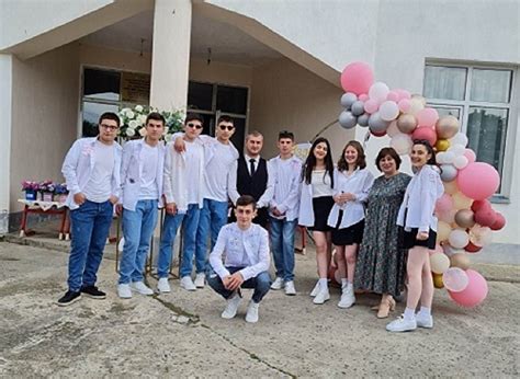 ქვემო სობისის საჯარო სკოლიდან საბაზო საფეხურის კურსდამთავრებულები ემოციურად დიდი სიყვარულით