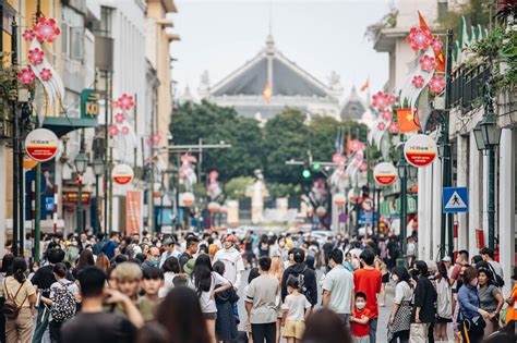 Phố đi Bộ Hồ Gươm Ken đặc Người