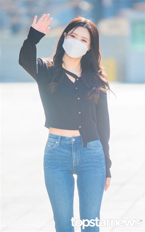 Hd포토 러블리즈lovelyz 이미주 배꼽 보이는 출근길 패션 두시탈출 컬투쇼 출근길 네이트 연예