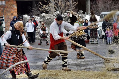 КУКЕРИ ПРОГОНИХА ЗЛОТО В СЕЛО КАЛЧЕВО ОБЩИНА ТУНДЖА — Радио и ТВ 999 новини от България и