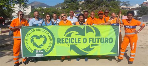 Praça Saiqui Recebe Campanha De Adesão à Coleta Seletiva Da Comlurb
