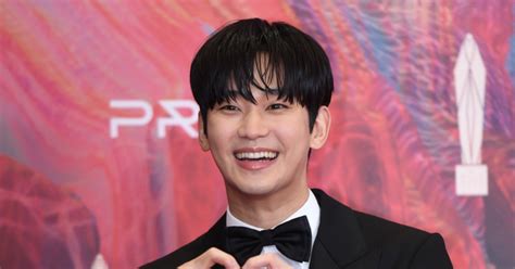 유력 대상 후보 김수현 겨우 인기상만‘눈물의 여왕 팬들 뿔났다 60th 백상예술대상