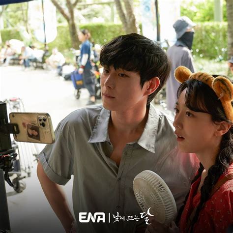 [ดูซีรีส์กัน] มาปล่อยรูปเบื้องหลังที่น่ารักมากกกกก ของ คิมยองแด และพ