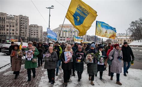 Память — це теж зброя у Києві вшанували перших Героїв Небесної Сотні ФОТОРЕПОРТАЖ Вечірній Київ