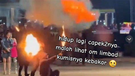Jenggot Limbad Terbakar Saat Atraksi Sembur Api Di Madiun Langsung