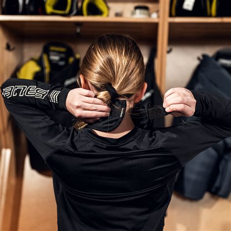 Bauer Ng21 Premium Cut Resistant Neck Guard Collar