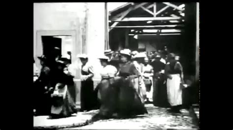 La Salida De Los Obreros De La Fábrica Lumière En Lyon 1895