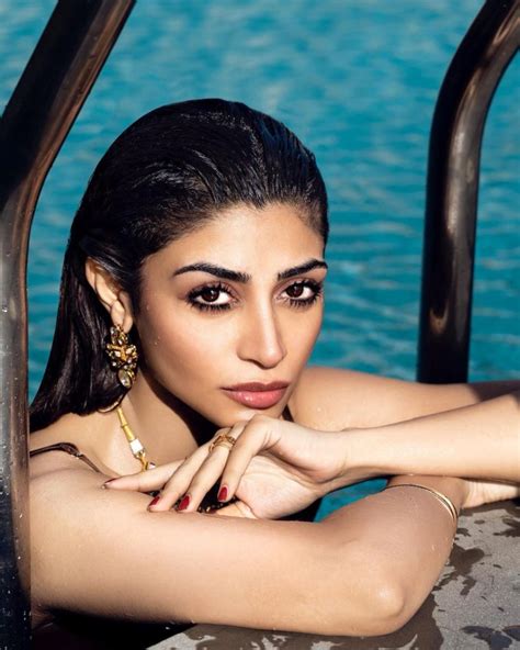 Zoya Nasir Looks Dreamy In Powder Blue Shimmery Gown Lens