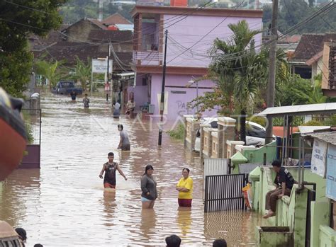 Banjir Di Bandar Lampung Antara Foto