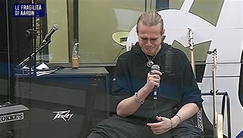 Amici 22 Aaron Cede Allo Sconforto Non Mi Sento Voluto Bene