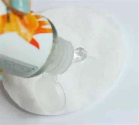 3 Ways To Remove Nail Polish Without A Nail Polish Remover Diy Joy