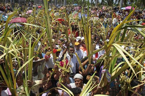 Καθολικός διάκονος Passion Palm Sunday