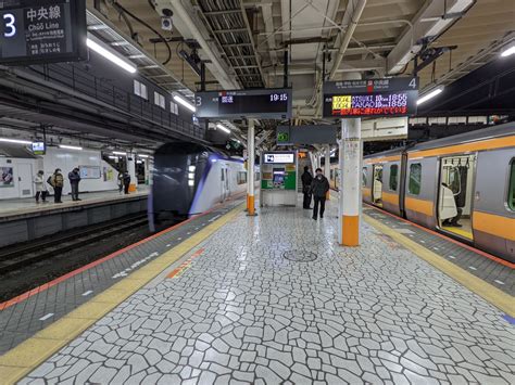 Rslep On Twitter 東京駅1752発の中央線下り通勤快速1749t・普通1749m大月行は、東京駅を8分後に出発した特急