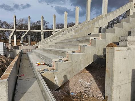 За нов модерен стадион Българска Армия Първите трибунни панели в сектор В вече са