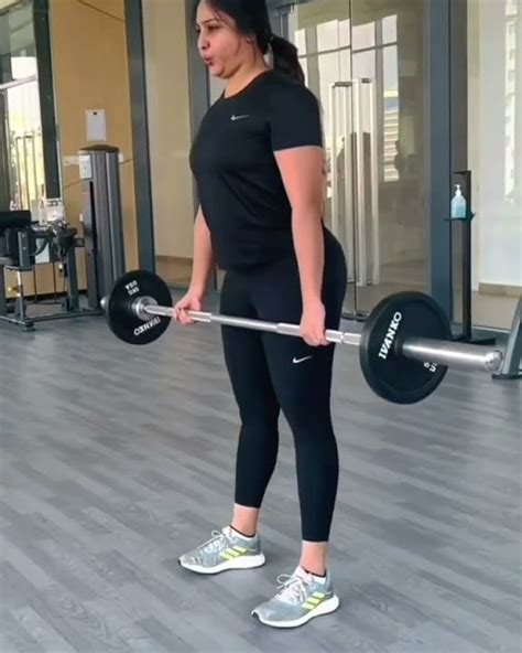 විනු ඡිම් ගිහින් කොහොමද එයාගේ වැඩ 😱🏋️‍♀️ Vinu Siriwardana Workout Gym
