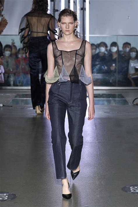 Free The Nipple A New Fashion Trend Invades The Catwalks Ss 2023