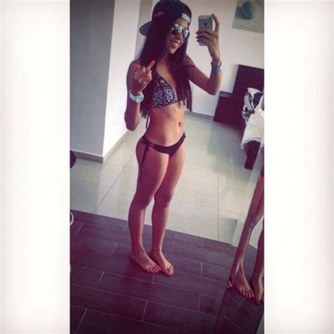 6 Hot Sexy Manuela Quintero Bikini Pics