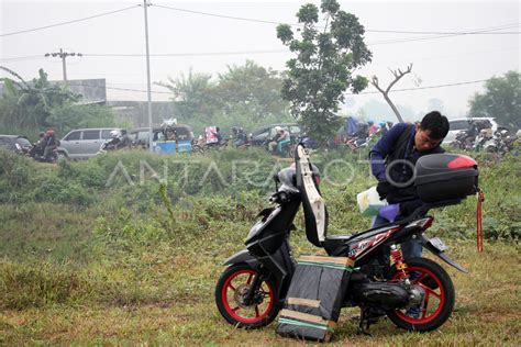 PEMUDIK SEPEDA MOTOR ANTARA Foto