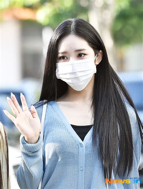 프로미스나인 박지원 포토제닉한 출근길 포즈 포토엔hd