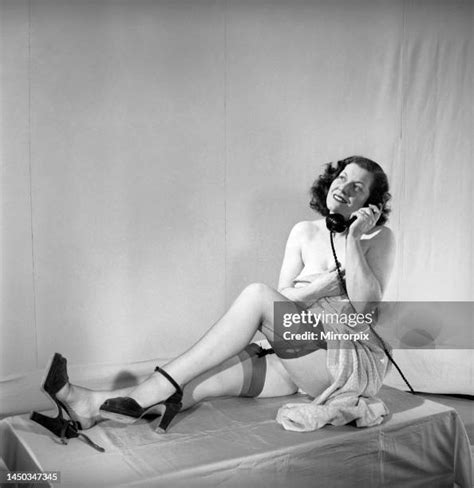 Woman Wearing Stockings Circa 1959 News Photo Getty Images
