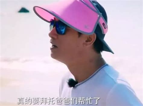 育儿课堂 陈小春让jasper双手还钱给老爷爷，点滴细节才是最好的家教