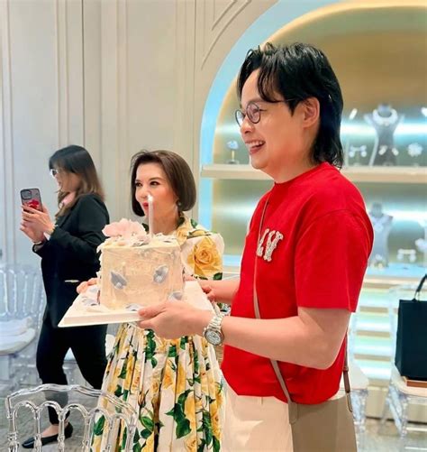 เสี่ยหนึ่งแห่งบิวตี้เจมส์ ชวนเพื่อนฉลอง 65 ปีให้ คุณพี่สุรีย์ รัตนหิรัญญา