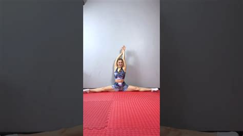 Middle Split For Beginners 👍 Tips Yoga Gymnast Stretching Flexibility Homeworkout Funny