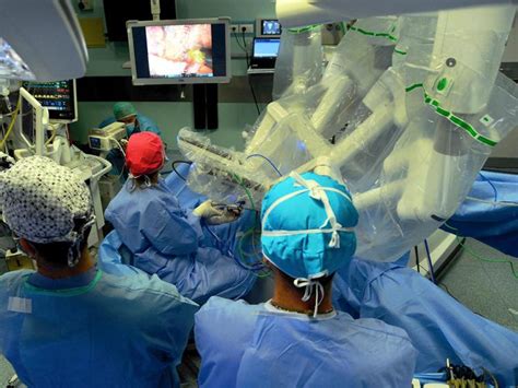 Chirurgia Robotica Medici E Infermieri Formati Per L Uso Del Nuovo Macchinario In Arrivo