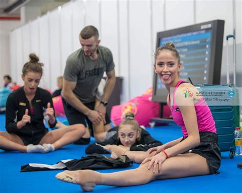 Днес непубликуваните снимки които подбрахме за вас могат да бъдат наречени ЗВЕЗДНИ УСМИВКИ