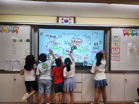 석정초 다기능 첨단 전자칠판 설치로 미래 교육 실현