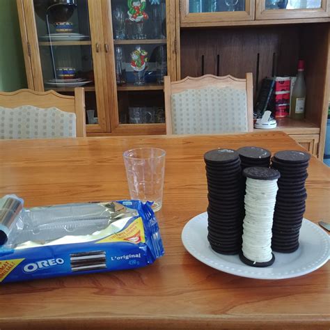 I Was Bored So Heres A Whole Oreo Pack But Inside One Oreo Rdiwhy