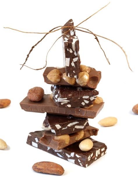 Piezas De Chocolate Con Varias Nueces Sobre Fondo Blanco Aislado Foto De Archivo Imagen De