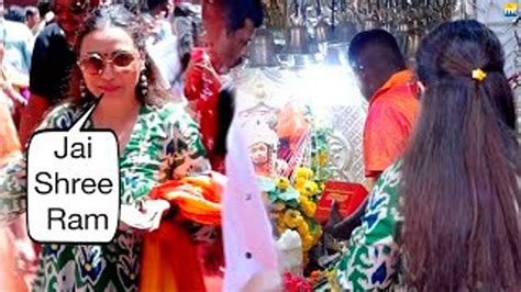 Rani Mukerji Visits Hanuman Temple To Seek Blessings On The Occasion Of
