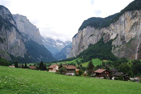 『スイスハイキングの印象深い場所についてラウターブルンネンのu字谷』ラウターブルンネン スイス の旅行記・ブログ By Tsunetaさん