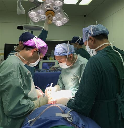 广州日报国际首次双机合璧精准完成恶性骨肿瘤切除与重建 中山大学附属第一医院