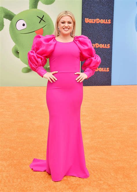 Kelly Clarkson Files For Restraining Order Against Stalker