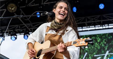 Steph Strings Announces 2024 East Coast Australian Tour Music Feeds