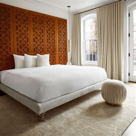 How To Find The Best Rug Size For Your King Bed According To Designers