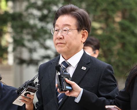 정부 성토했던 이재명 총선 후 첫 재판 출석길 다시 침묵 서울경제