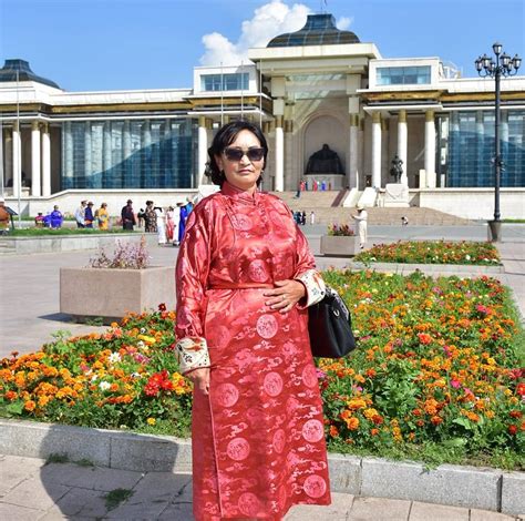 Баянхонгор ТАЛАРХАЛ Бага ангийн багш Л Должин Я Цэцгээ дунд ангийн Ж Лхагва багштай 26 р