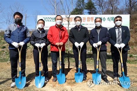 민관합동 밀원수 식목행사 연합뉴스