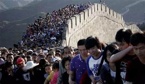 国庆假期5大朋友圈发文类型，看看你中了哪枪？小编